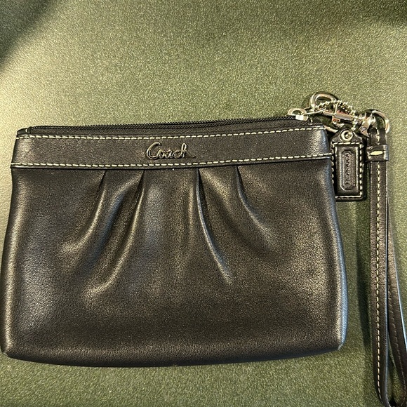 Coach | Bags | Coach Leather Wristlet With Coach Hangtag With Care Card ...